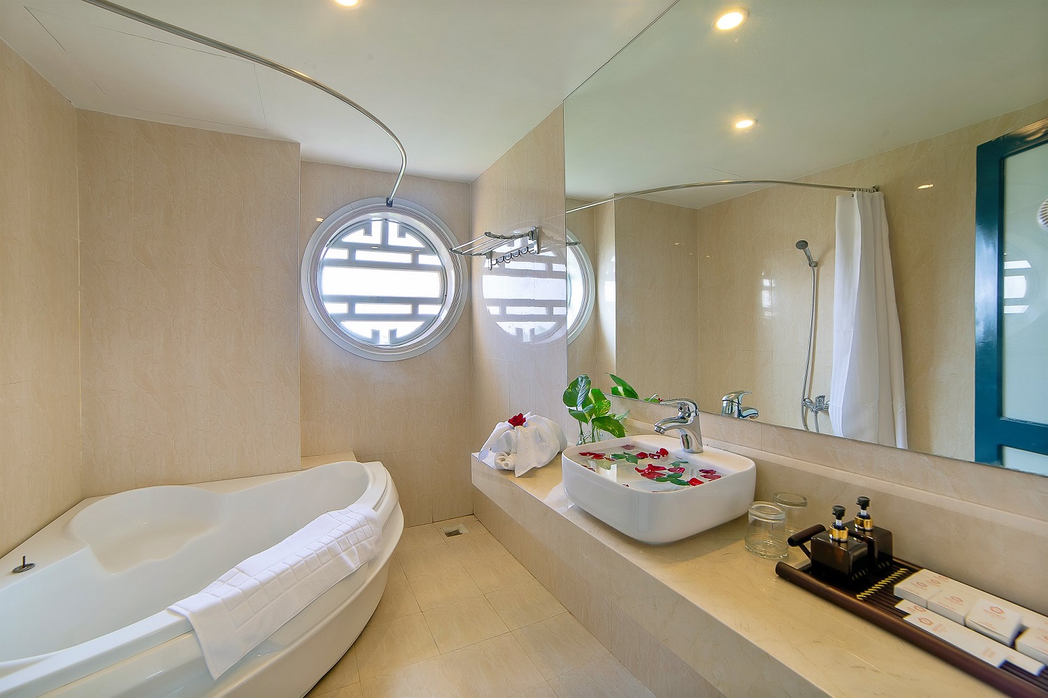 Hoi An Aurora Riverside Hotel & Spa – Khách sạn 3 sao có nhiều góc sống ...