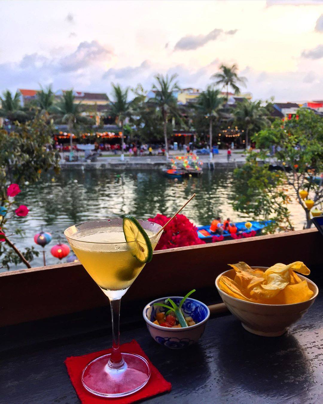 Mango Mango Hoi An restaurant - Nhà hàng sở hữu nội thất đầy màu sắc