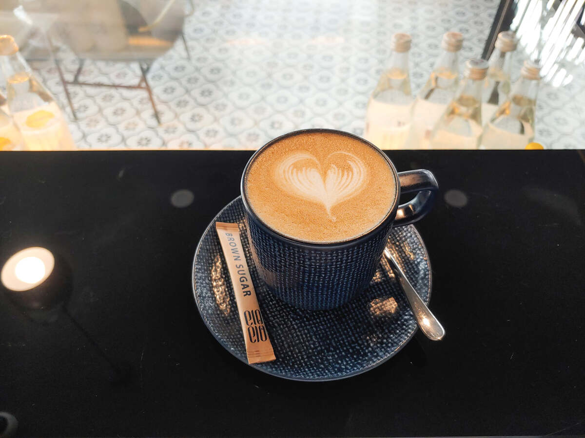 Ola Ola Restaurant Bar and Coffee - Địa điểm không thể bỏ qua khi đến ...