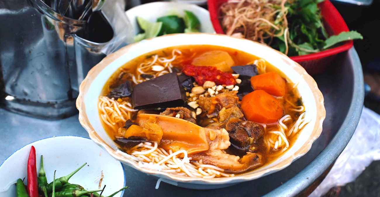 Bún bò Phan Thiết, đặc sản níu chân bao người tại phố biển