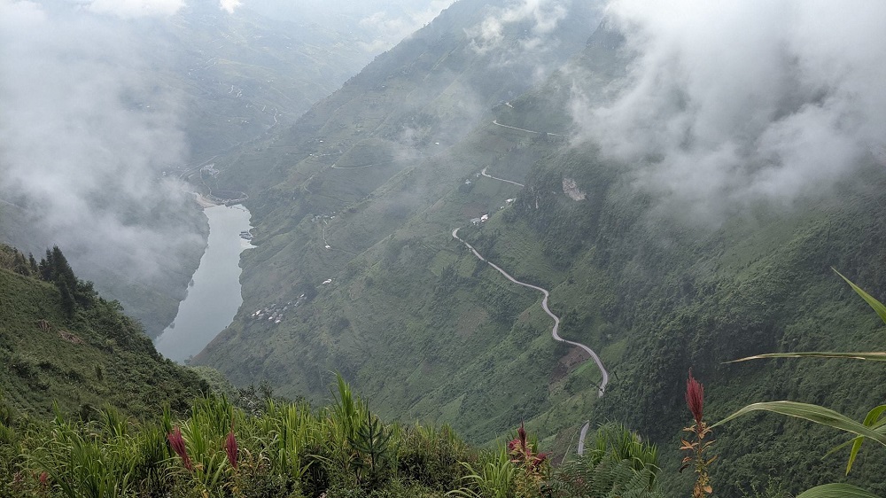 Chinh phục Vách đá trắng Hà Giang - Vách đá trên Đèo Mã Pí Lèng