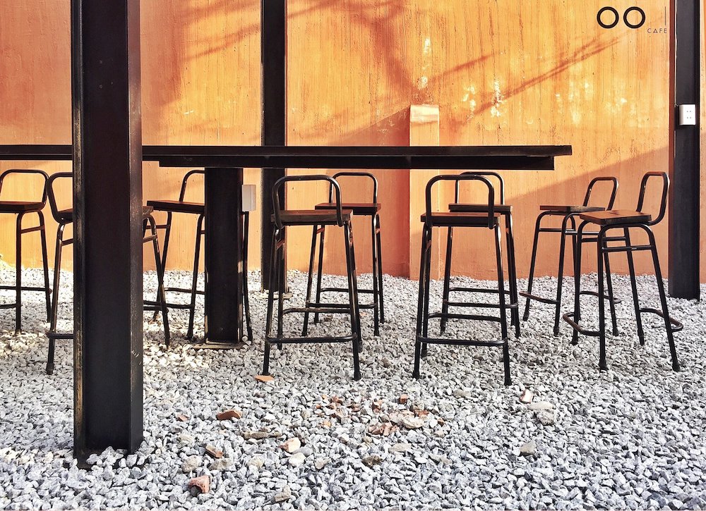 Đam mê phong cách tối giản thì nhớ lưu lại địa chỉ của OO Cafe Huế