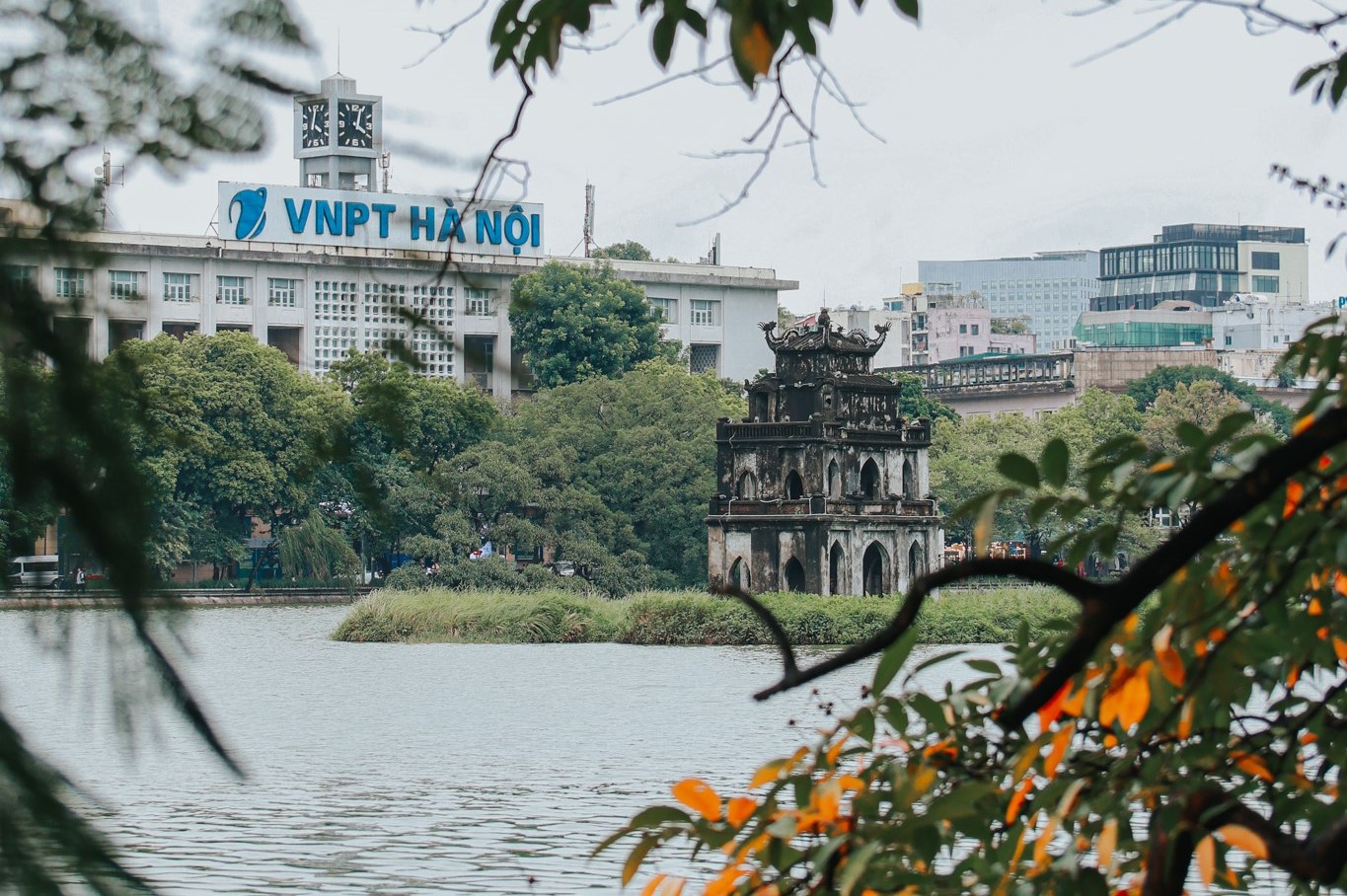 Hà Nội sau cơn mưa, vẻ đẹp dịu dàng tươi mới