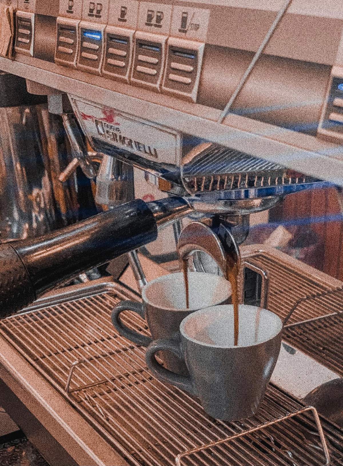 July Coffee - Góc nhỏ yên tĩnh giữa nhịp sống hiện đại