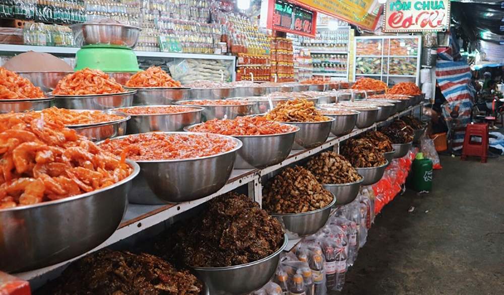 Kinh nghiệm đi chợ Đông Ba - Ăn ngon, mua sắm rẻ