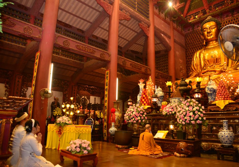 Linh thiêng Chùa Đỏ Hải Phòng - Điểm du lịch tâm linh tiêu biểu