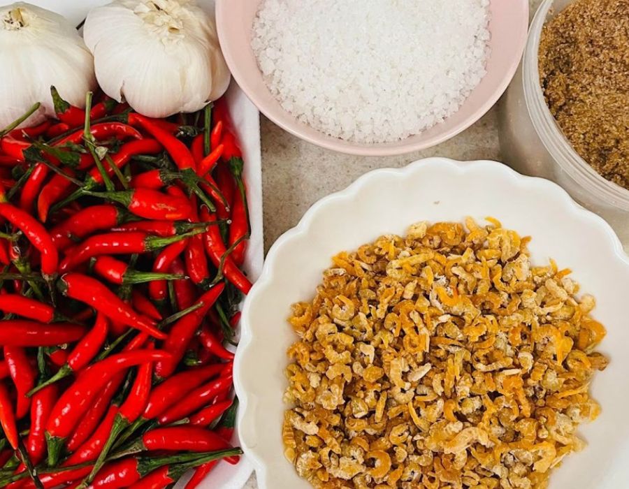 Lưu ngay kinh nghiệm phân biệt muối tôm thật giả của MIA.vn