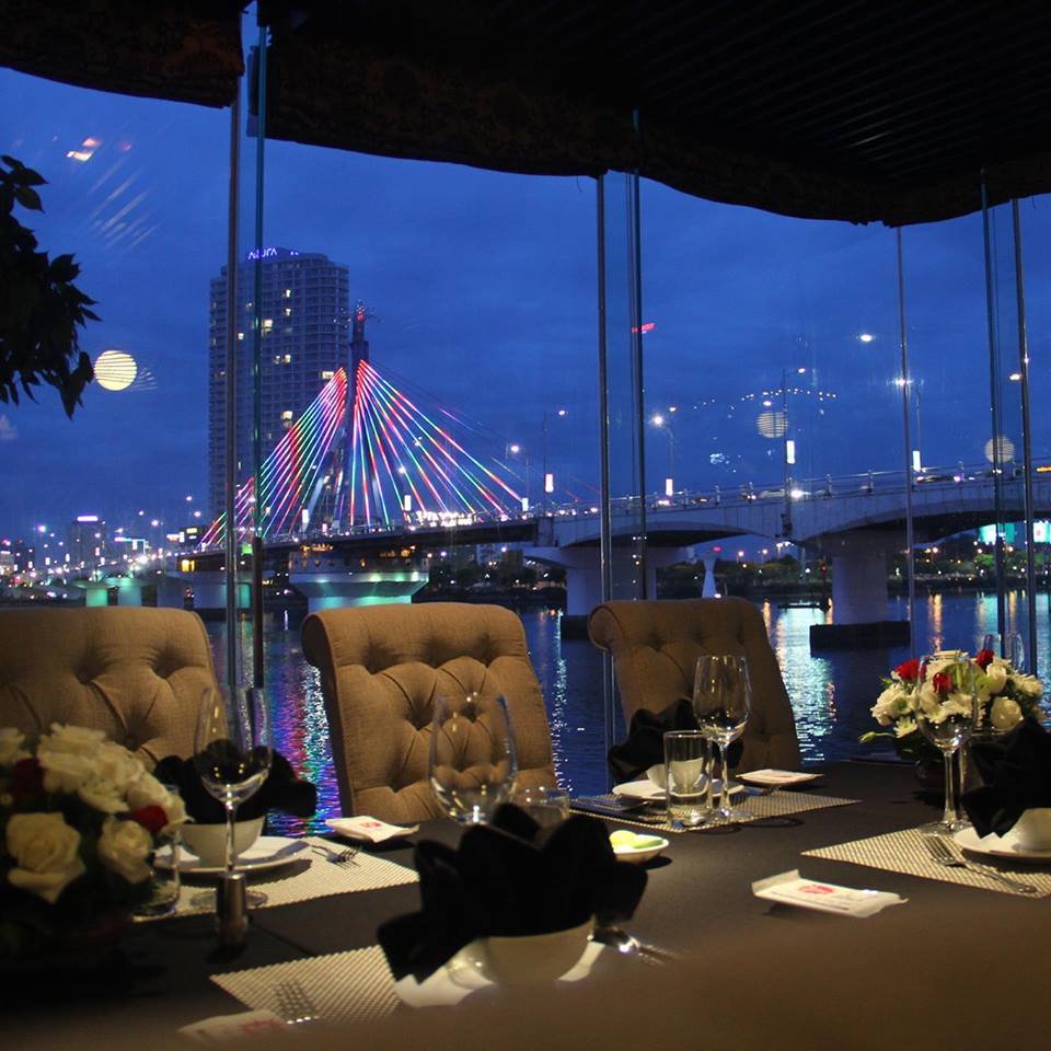 Memory Lounge Đà Nẵng - Chiếc lá khổng lồ bên cạnh sông Hàn