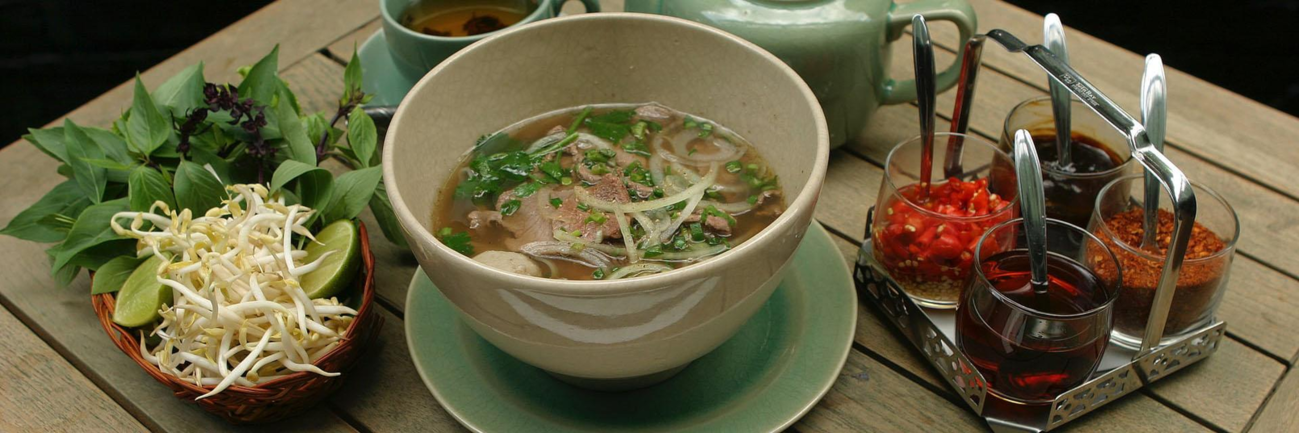 Phở Bát Đàn - Phở gia truyền 100 năm tuổi tại Hà Nội