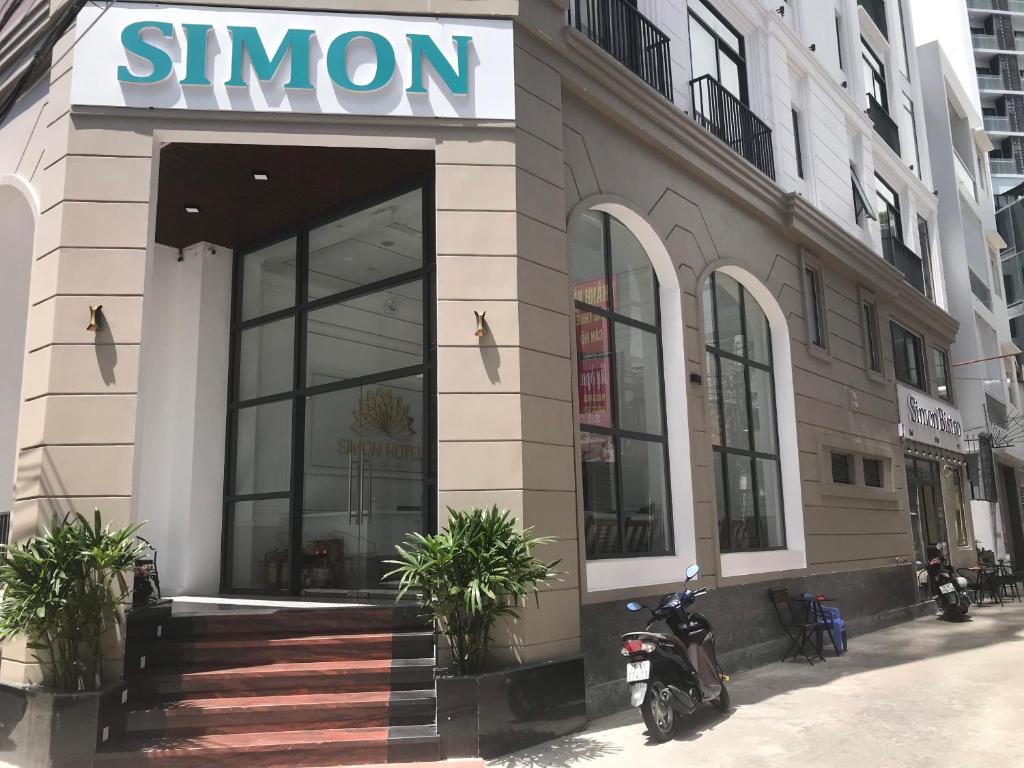 Simon Hotel sở hữu kiến trúc Tây Âu hiện đại, sang trọng