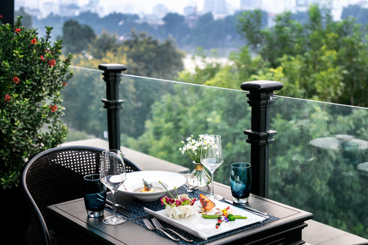 The Rhythms Restaurant - Nhà hàng cao cấp nổi tiếng nhất nhì Hà Nội