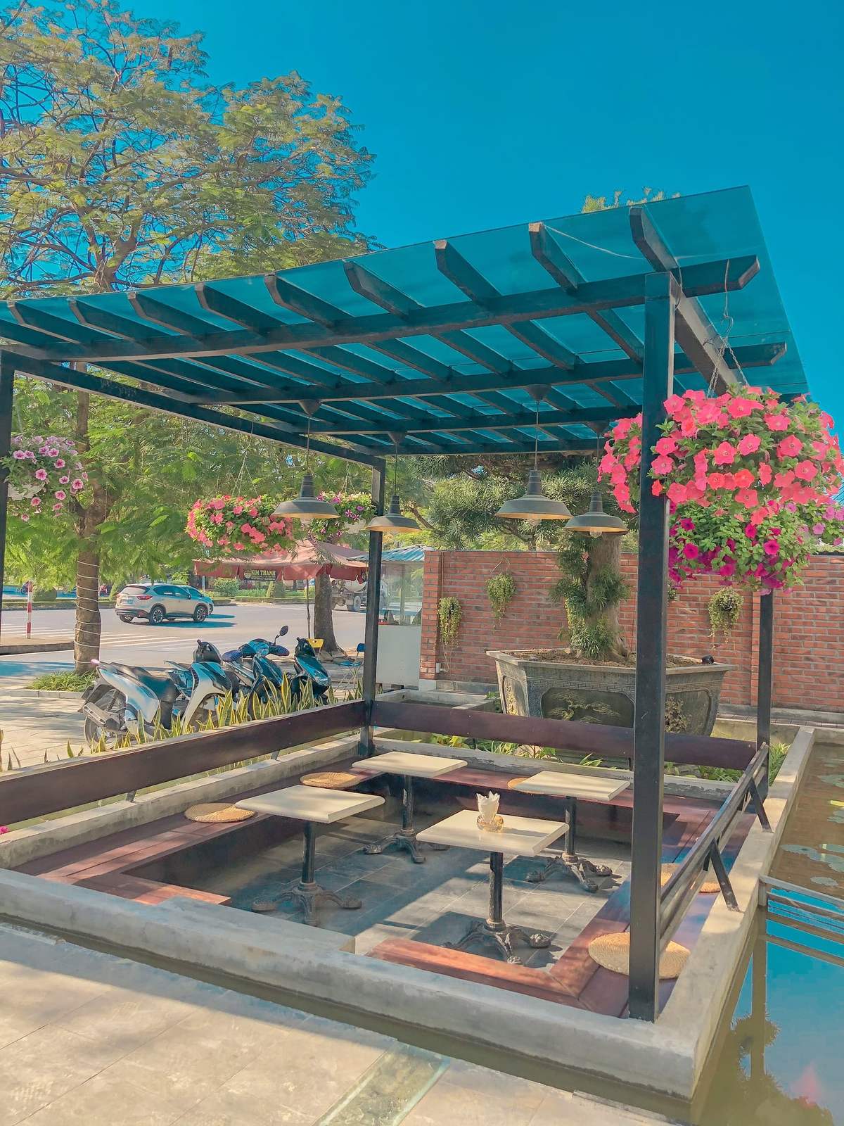 Time Coffee & Bakery - Nơi thời gian lắng đọng