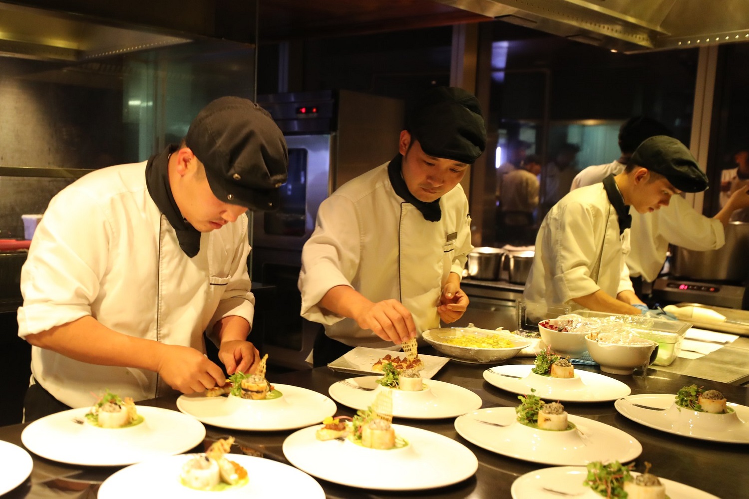 Trải nghiệm ẩm thực độc đáo trong không gian sang trọng, hiện đại tại ...