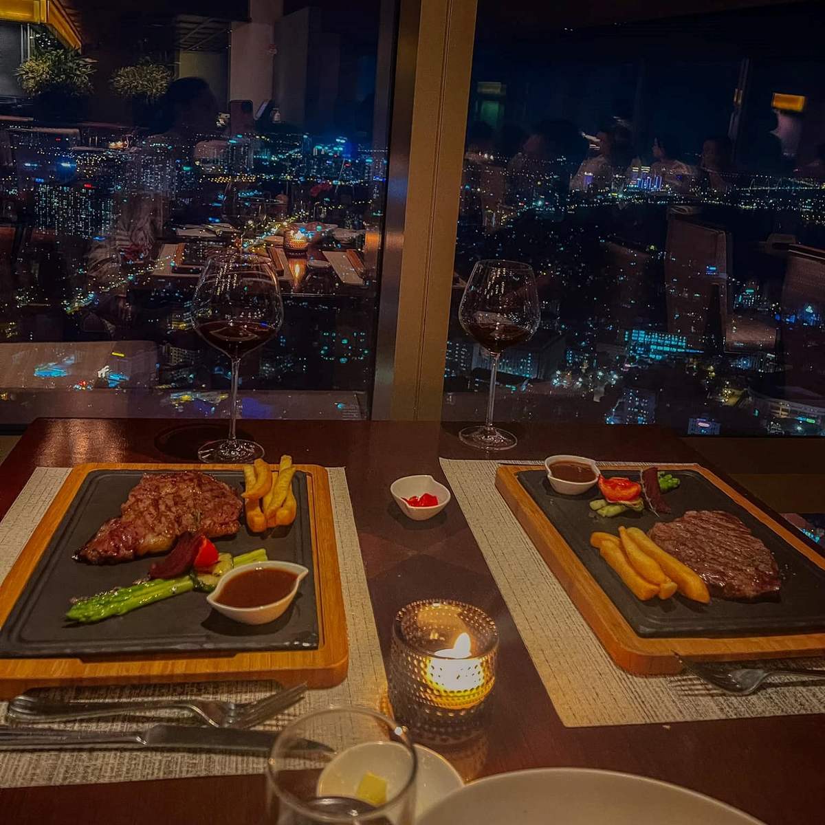 Trải nghiệm ẩm thực độc đáo trong không gian sang trọng, hiện đại tại ...