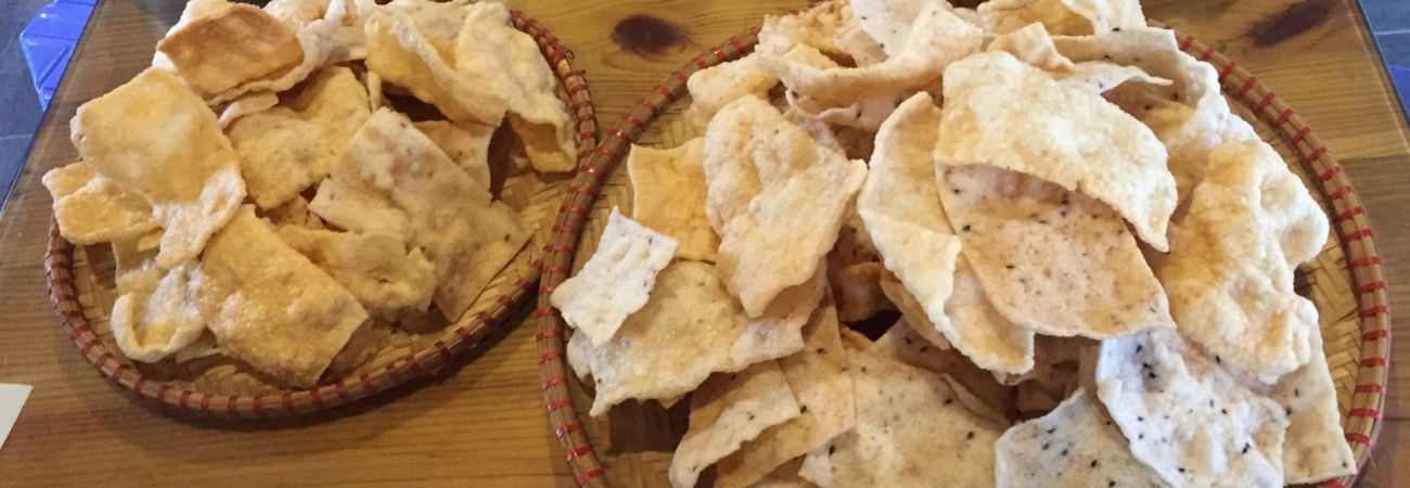 Trải nghiệm Làng nghề làm bánh phồng tôm Hàng Vịnh cùng MIA.vn