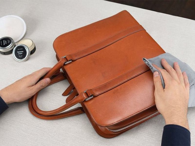 Những cách vệ sinh túi xách hiệu quả bạn có thể tham khảo